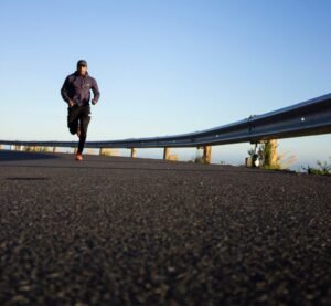 Correr na rua: 5 cuidados que todo corredor deve tomar | Runplace